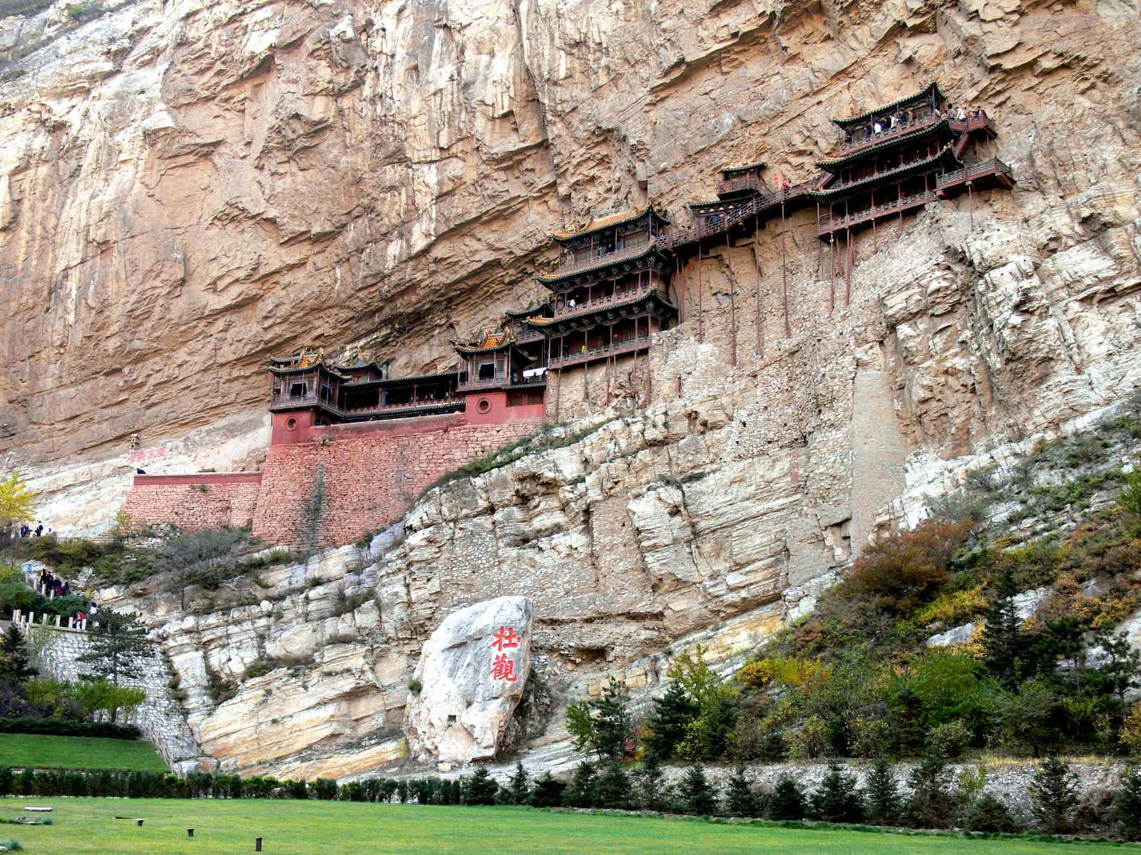 The Temple That Hangs in the Air: China’s 1,500-Year-Old Cliffside Marvel